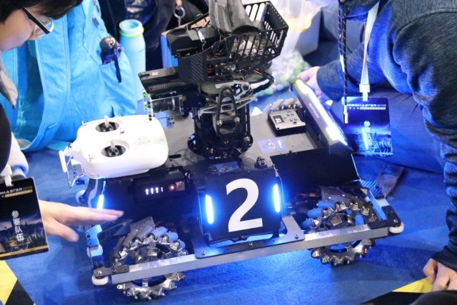 机器人炫酷“打架”在宁上演！RoboMaster 2019江苏省校际联盟赛南理工举行